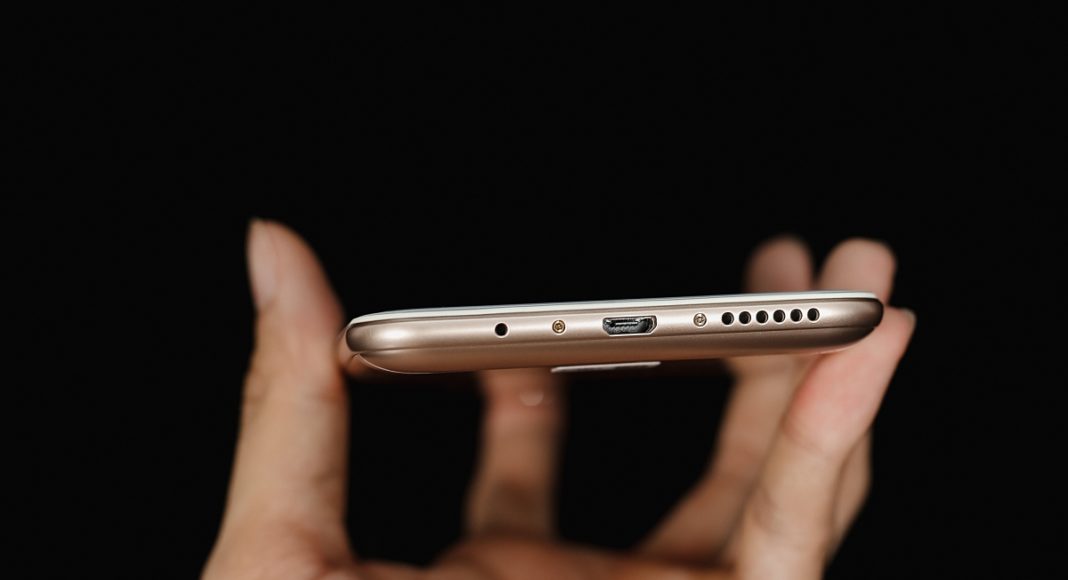 Mở hộp điện thoại "lạ" 360 N5: Snapdragon 653, RAM 6GB, màn fullHD mà giá chỉ 4,4 triệu? | Hoàng ...