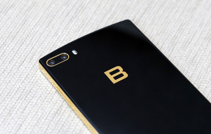 Trên tay Bphone 2017 Gold xuất hiện: Giống Bphone 1, camera kép và viền ...