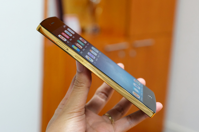 Trên tay Bphone 2017 Gold xuất hiện: Giống Bphone 1, camera kép và viền ...