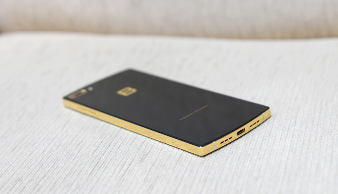Trên tay Bphone 2017 Gold xuất hiện: Giống Bphone 1, camera kép và viền ...