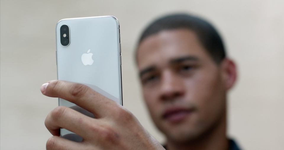 Apple bác bỏ thông tin giảm chất lượng Face ID trên iPhone X để tăng ...