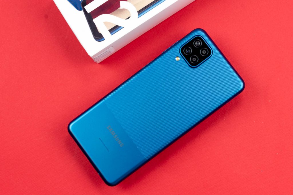 Mở hộp và trên tay nhanh Galaxy A12 | Hoàng Hà Mobile