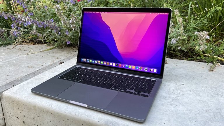Review chi tiết MacBook Pro M2 13 inch 2022: "Quái vật" xinh đẹp nhà ...
