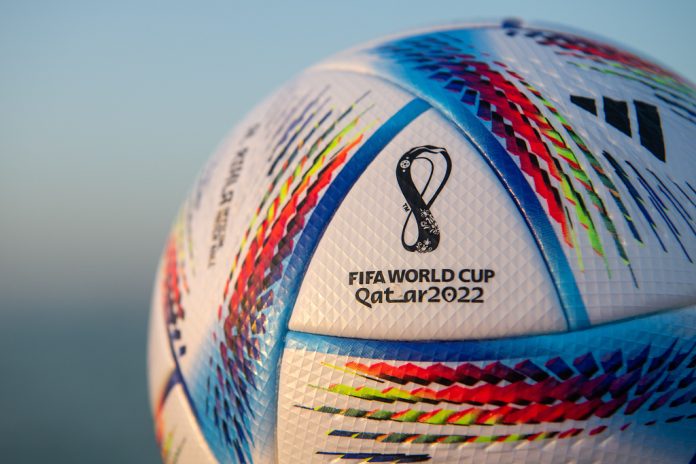 Hiện đại quá cũng mệt: quả bóng World Cup cũng cần sạc mới dùng được ...