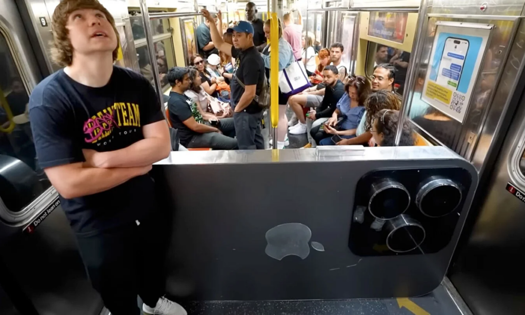 iPhone Pro Max Plus Ultra của Matthew Beem - chiếc iPhone lớn nhất thế ...