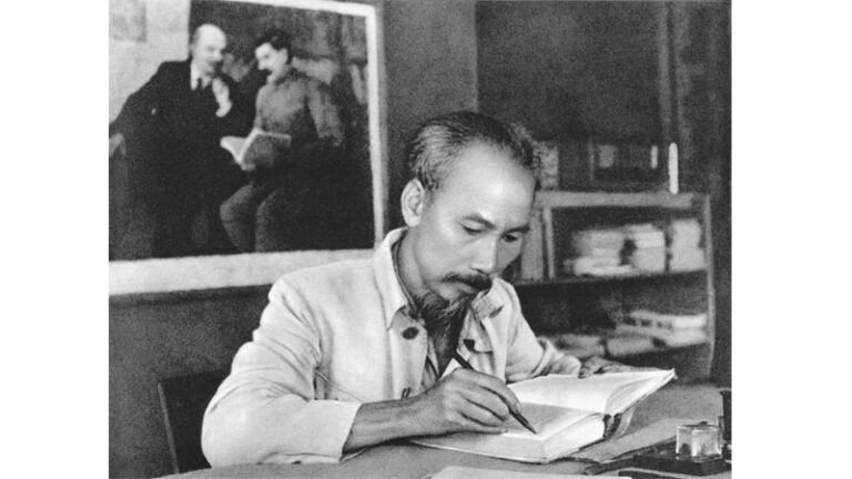 Tổng hợp TOP 50 ảnh Bác Hồ đẹp nhất mọi thời đại