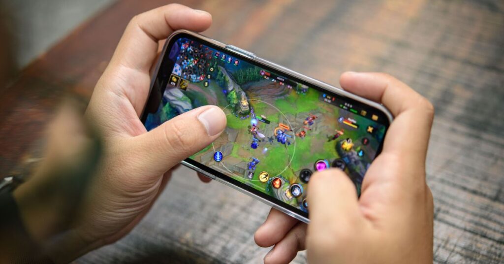 Top 6 game mobile online cho game thủ thích cày cuốc