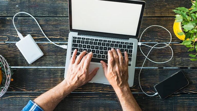 Pin laptop là gì? Những thông tin về pin laptop cần biết