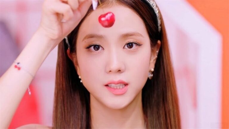 Những bức ảnh dễ thương và đáng yêu của Jisoo