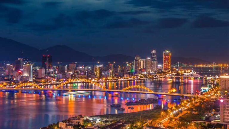 Cùng ngắm thành phố về đêm lung linh rực rỡ