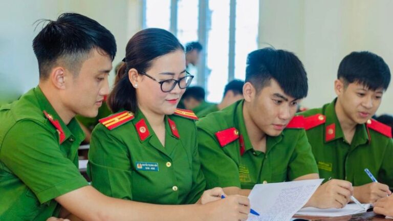 99+ Ảnh Công An Đẹp, Cool Ngầu Làm Hình Nền Điện Thoại, Máy Tính Miễn Phí