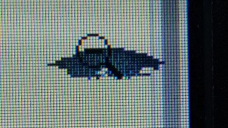 Điểm chết màn hình máy tính là gì? Có lan rộng ra hay không?