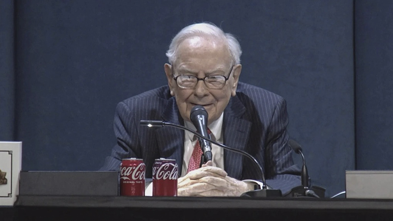 Warren Buffett bất ngờ tuyên bố nghỉ hưu