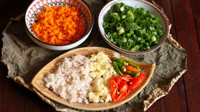 Bí quyết cách nấu mì quảng gà đậm đà, chuẩn vị miền Trung