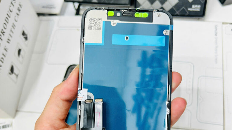 Bảng giá thay màn hình iPhone 11 & Cách phân biệt màn Zin & Lô